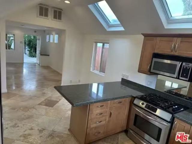 2454 Penmar, Venice, CA 90291