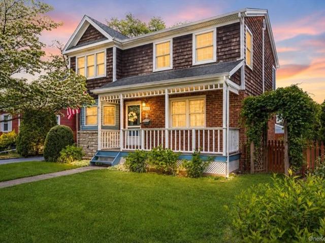 2454 4th Ave, East Meadow, NY 11554