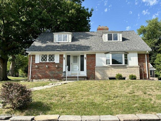 2455 Eastmoreland Dr, Oregon, OH 43616