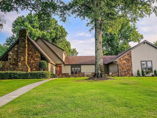 2455 Surrey Hill Pl, Memphis, TN 38016