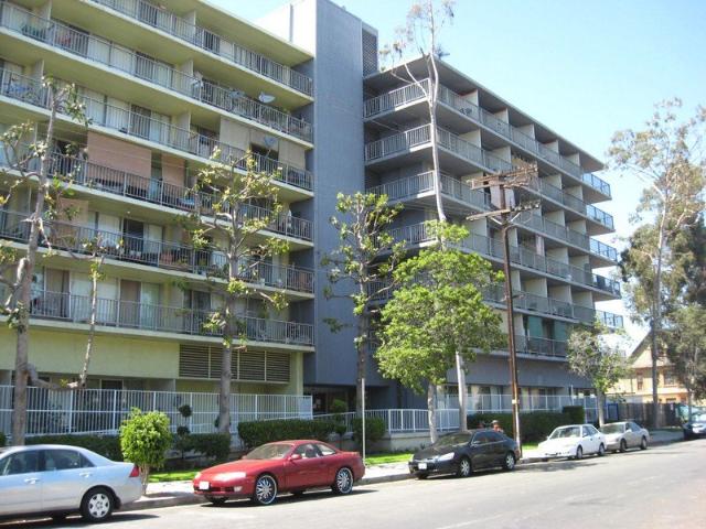 2455 South Saint Andrews Place, 1 bed, 1 full bath