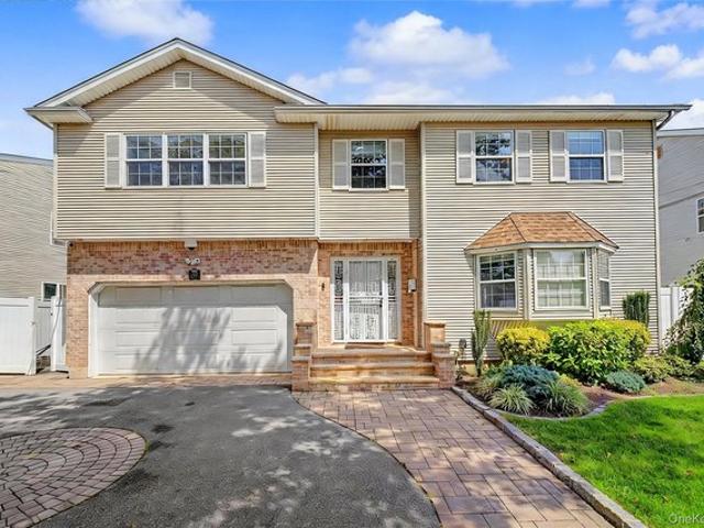 2455 7th Ave, East Meadow, NY 11554