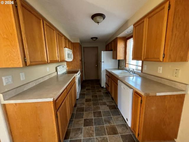 2456 connemara ct se
