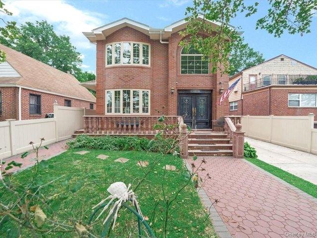 2456 st Ave, Little Neck, NY 11362