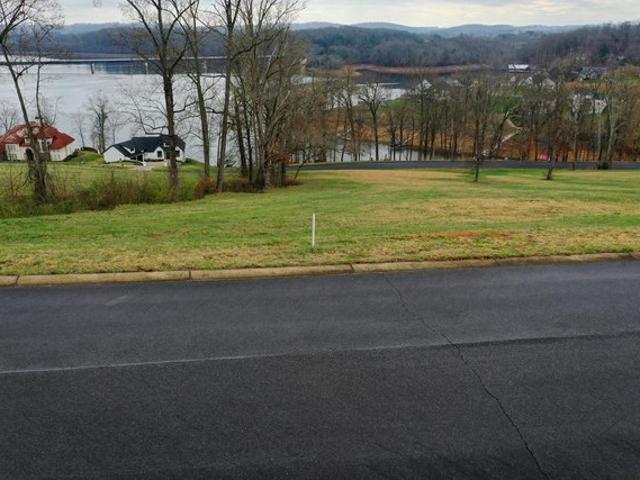 2456 Starboard Crest Rd, Morristown, TN 37814
