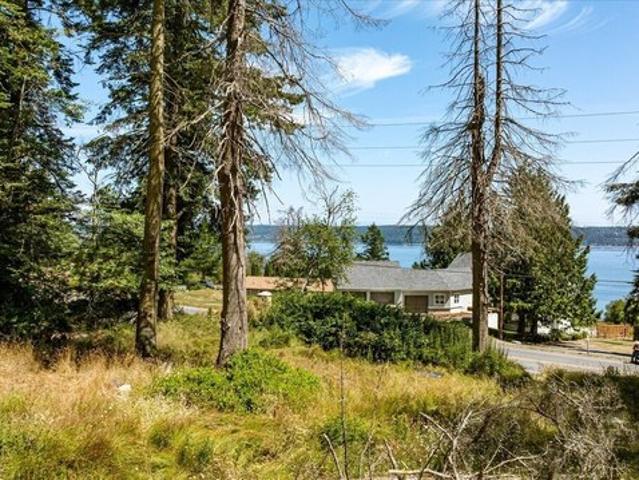 2458 North Bluff Rd, Greenbank, WA 98253