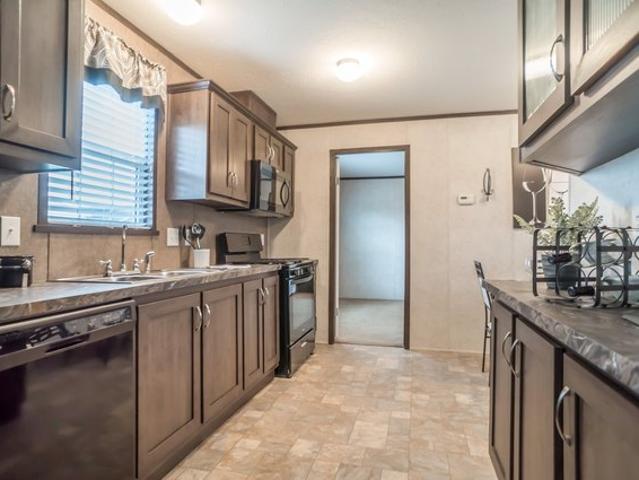 2458 Birch Dr Unit 92, Kawkawlin, MI 48631
