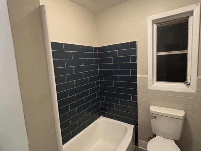 2458 Leslie Circle