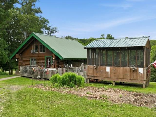 2458 8 1/2 / St, Cumberland, WI 54829