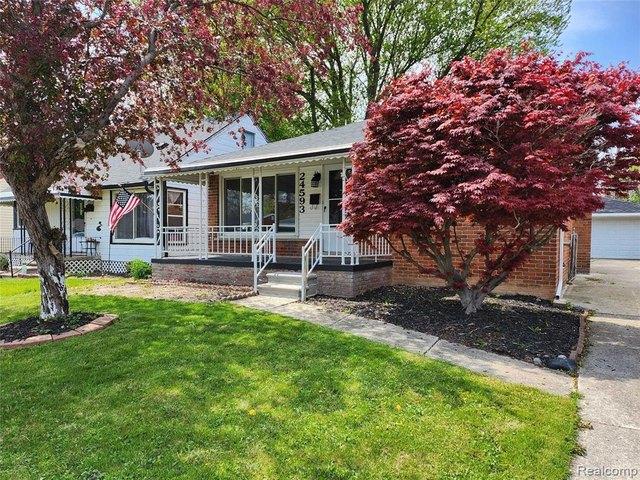 24593 Rosalind Ave, Eastpointe, MI 48021