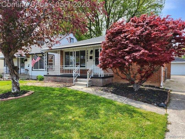 24593 Rosalind Ave, Eastpointe, MI 48021