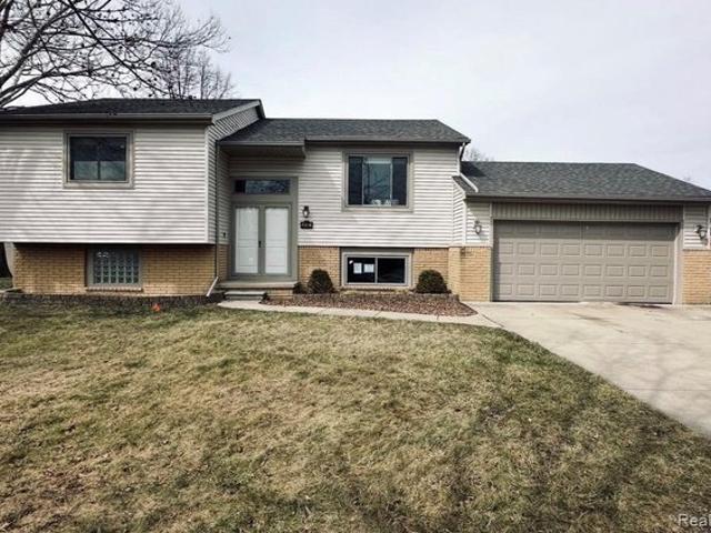 24500 Cornell Ave, Brownstown Township, MI 48183
