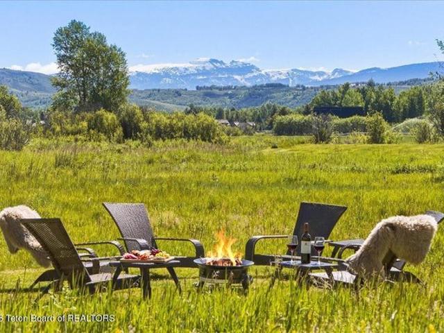 2450 N Fish Creek Rd, Wilson, WY 83014