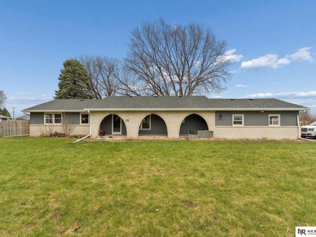 2450 N Ridge Road Dr, Fremont, NE 68025