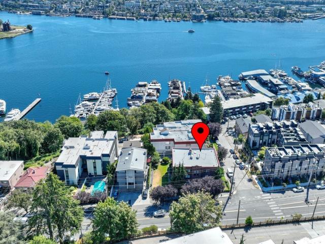 2450 Dexter Avenue N # 303