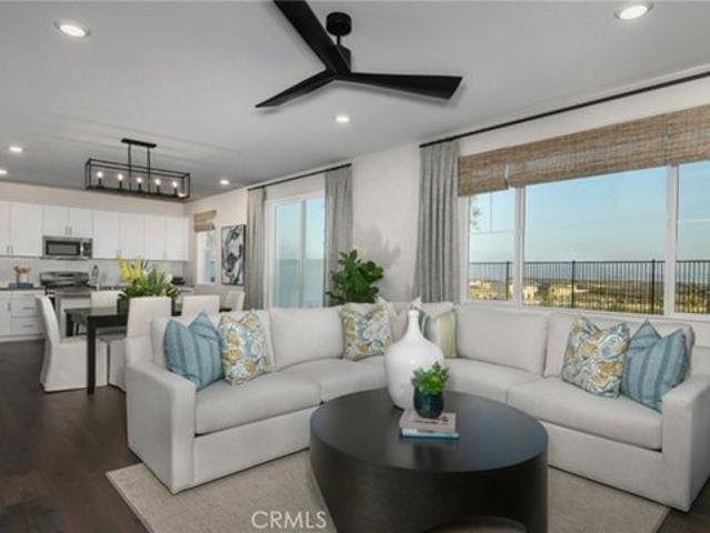 2450 Gunner Ridge Way, Rialto, CA 92377