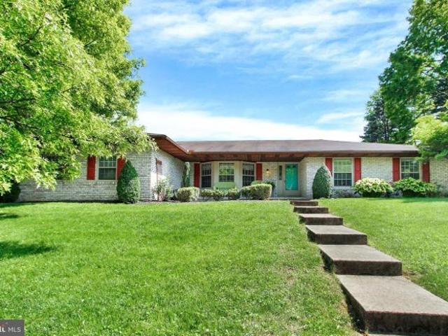 2450 Sutton Rd, York, PA 17403