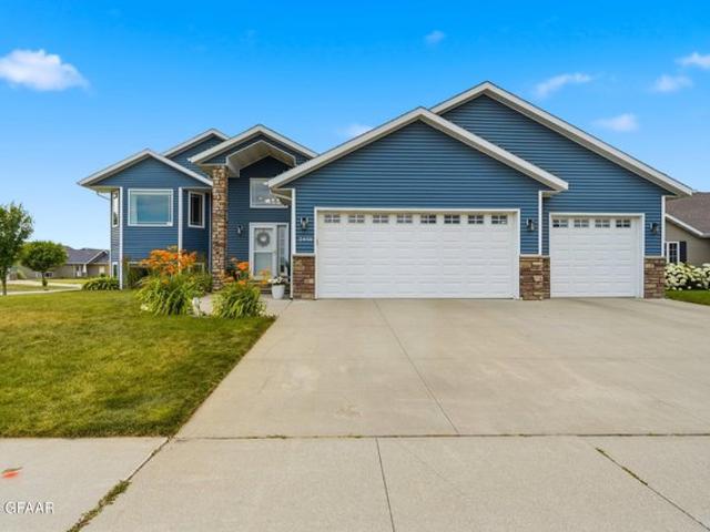 2450 41st Ave S, Grand Forks, ND 58201