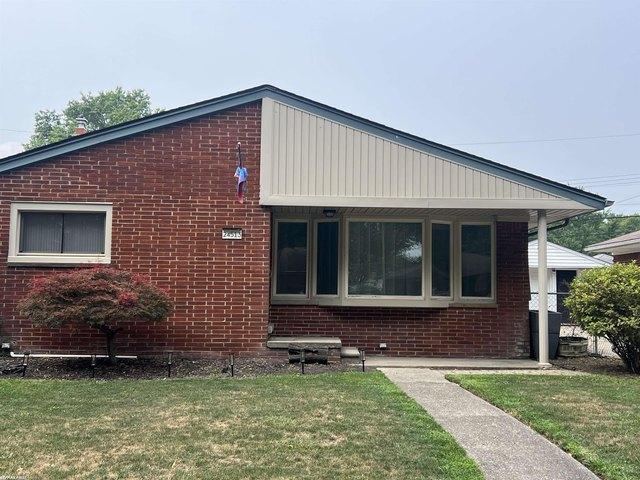 24513 Ursuline St, Saint Clair Shores, MI 48080