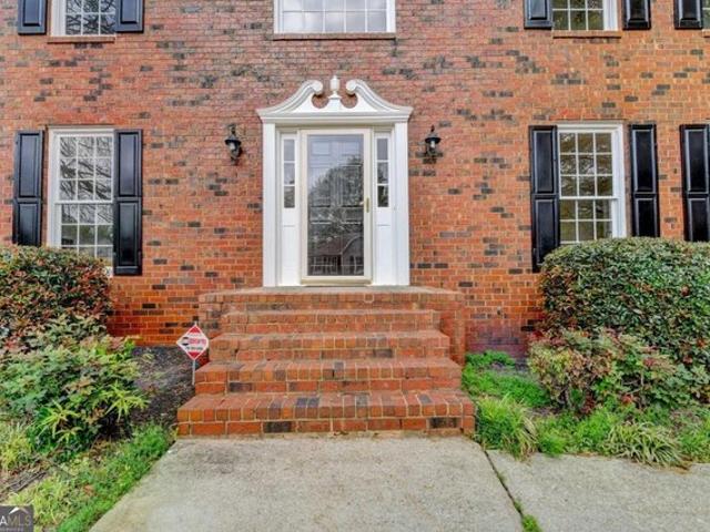 2451 Meadowglen Trl, Snellville, GA 30078