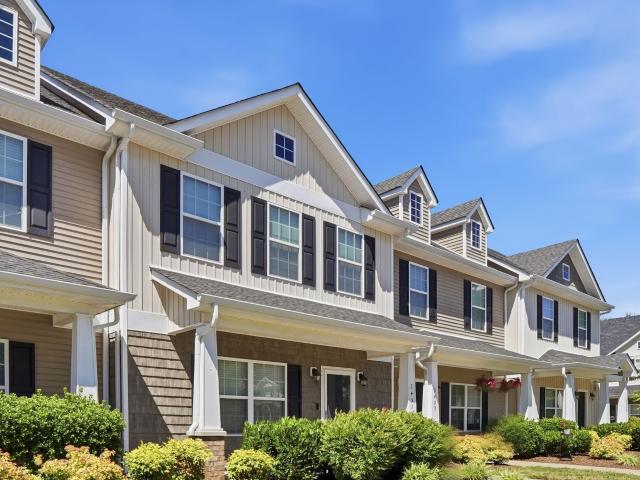 2451 New Holland Cir