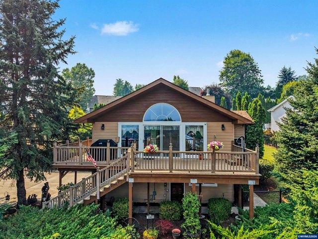 2451 SW Maplewood Dr, Dallas, OR 97338