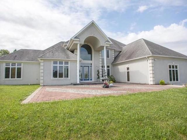 2451 Southmoore Dr, Moore Township, PA 18014