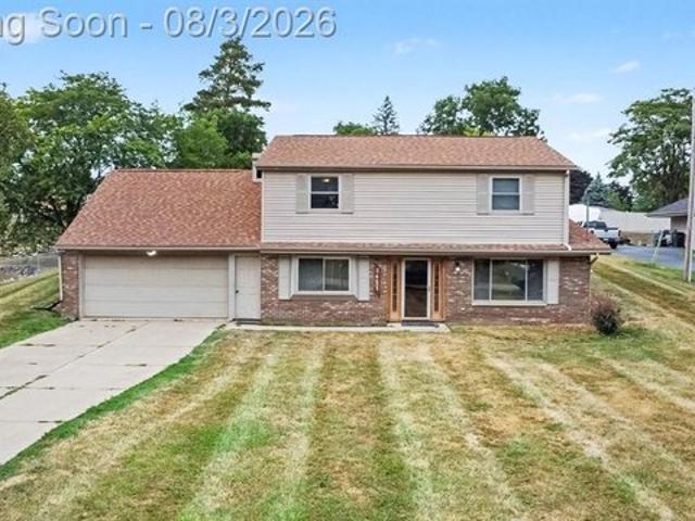 2451 Valley Lane Dr, Grand Blanc, MI 48439
