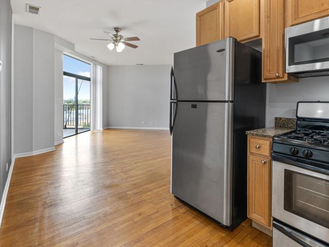 2451 W Howard Street # 406