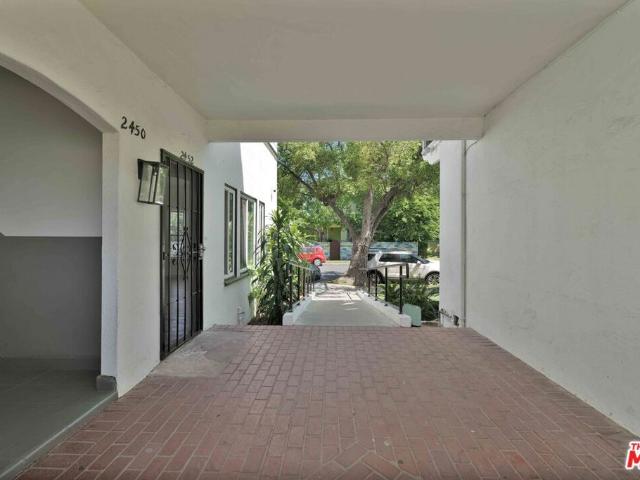 2452 W 18th