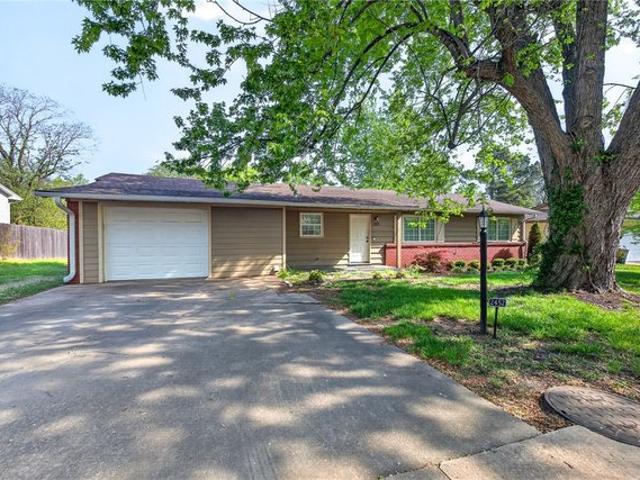2452 W Valley Dr, Fayetteville, AR 72703
