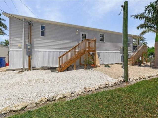 2452 York Rd, Saint James City, FL 33956