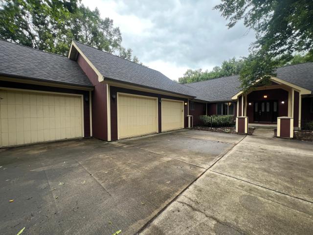 24535 W Woodridge Way