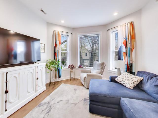 2453 N Mozart St, Chicago, IL 60647 | MLS #12620 | Compass