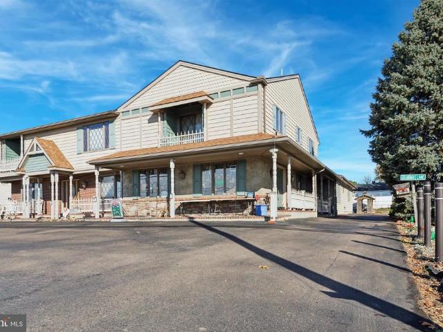 2453 Lincoln Hwy E