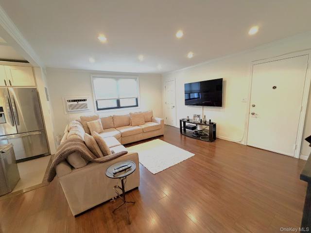 245 1 nd Avenue Upper