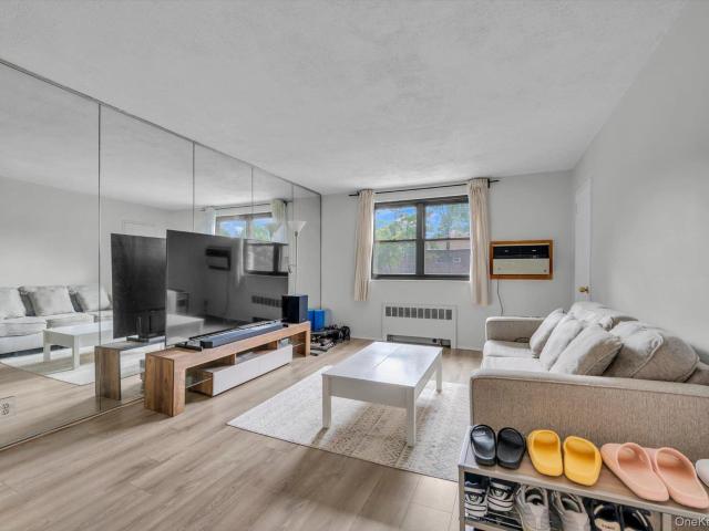 245 7 nd Avenue B1 12