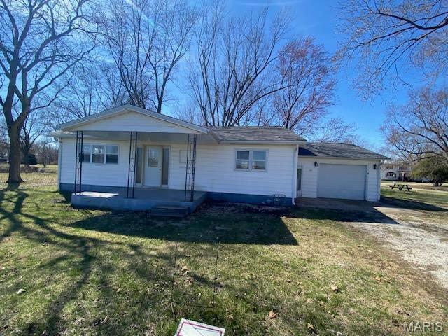 245 7th St, Nokomis, IL 62075 | MLS #25016