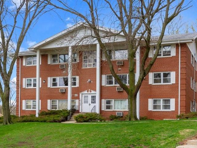245 Country Club Dr Apt 3A, Lake Geneva, WI 53147
