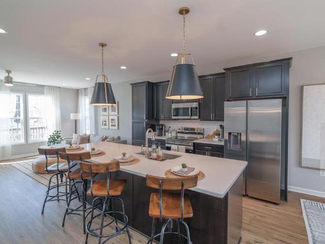 245 Cheshire Ln