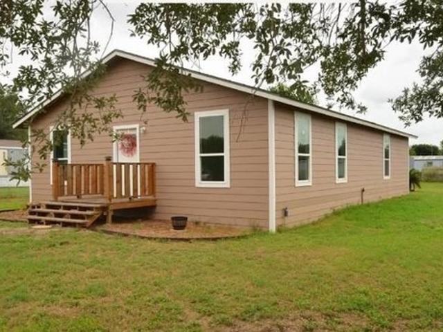 245 Cross Lake Dr, Pleasanton, TX 78064
