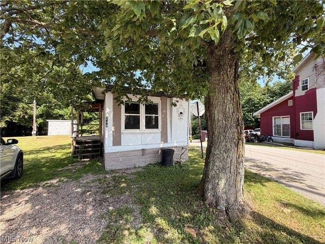 245 and 249 Henderson St, Barnesville, OH 43713