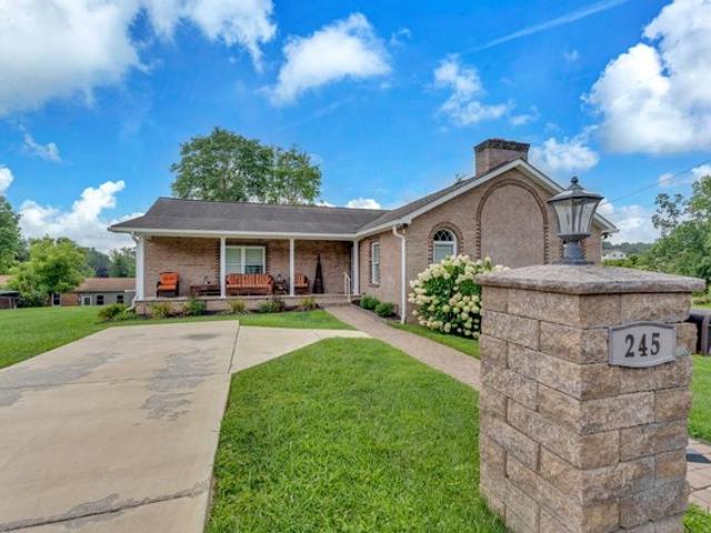 245 Beech Ave, Oak Hill, WV 25901