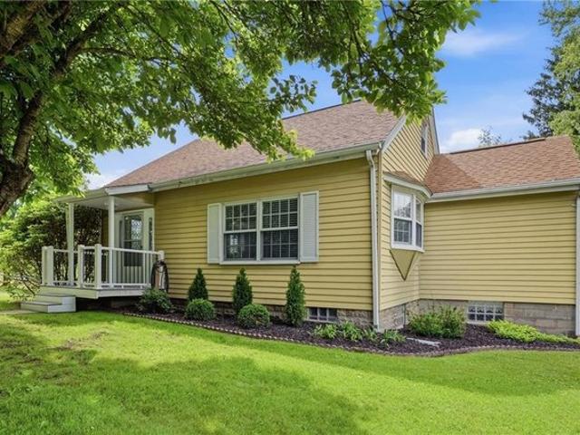 245 Blackswoods Rd, Freedom, PA 15042