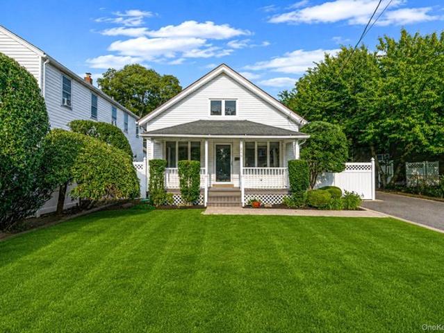 245 Greeley Ave, Sayville, NY 11782