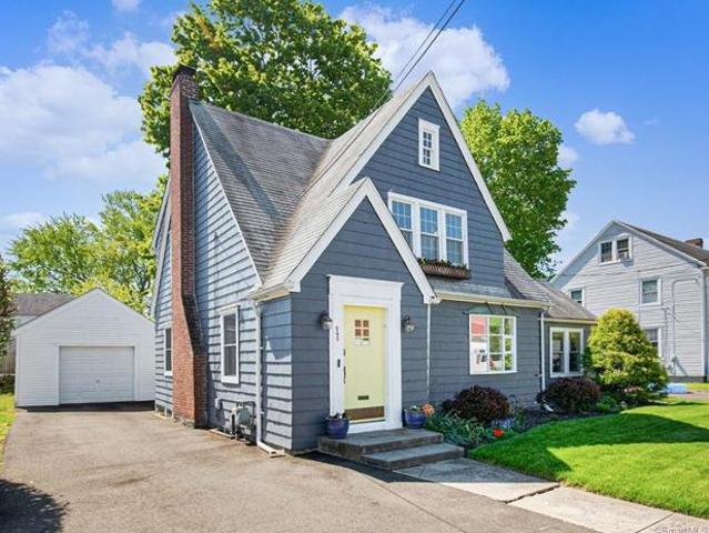 245 Dixon St, Bridgeport, CT 06604