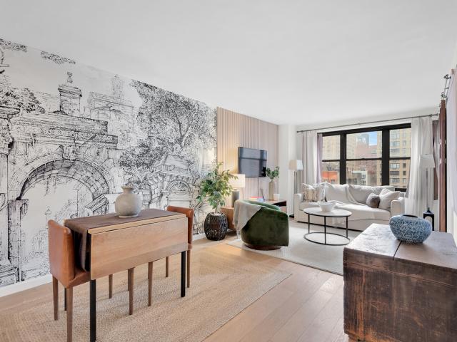245 E 25TH Street 8L
