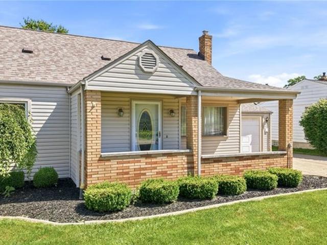 245 E Manor Ave, Struthers, OH 44471