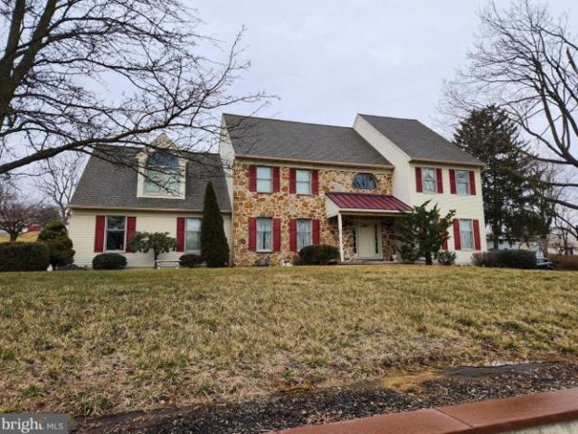 245 E Main St, Brownstown, PA 17508