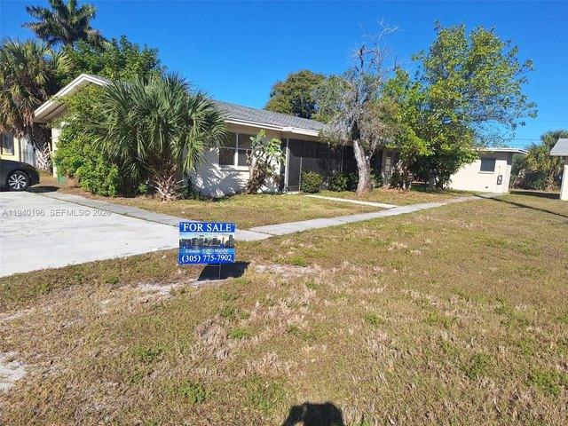 245 E Pkwy, FL 33904